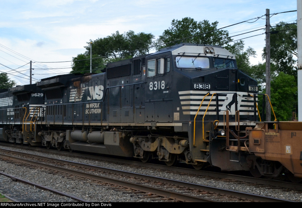 NS C40-8W 8318 as the third unit on 21M